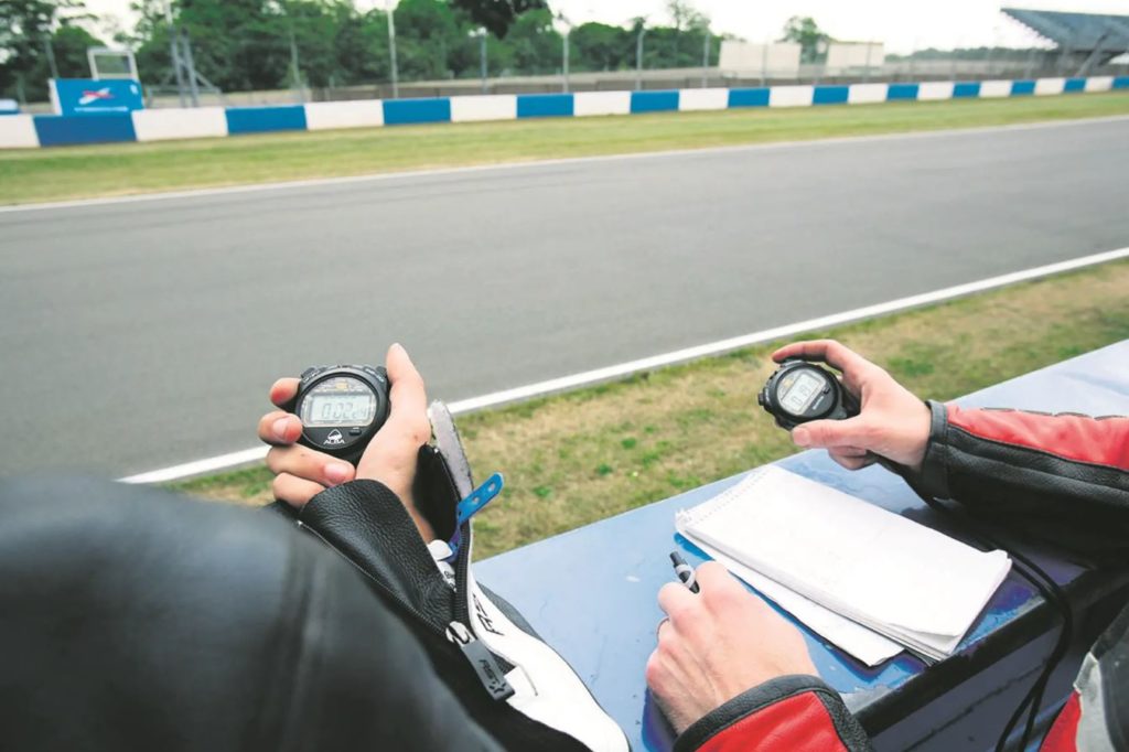 Faire de la moto sur circuit - Comment débuter la piste ? - Blog moto ...