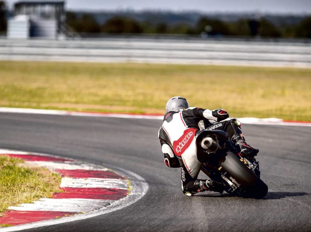 Faire de la moto sur circuit - Comment débuter la piste ? - Blog moto ...